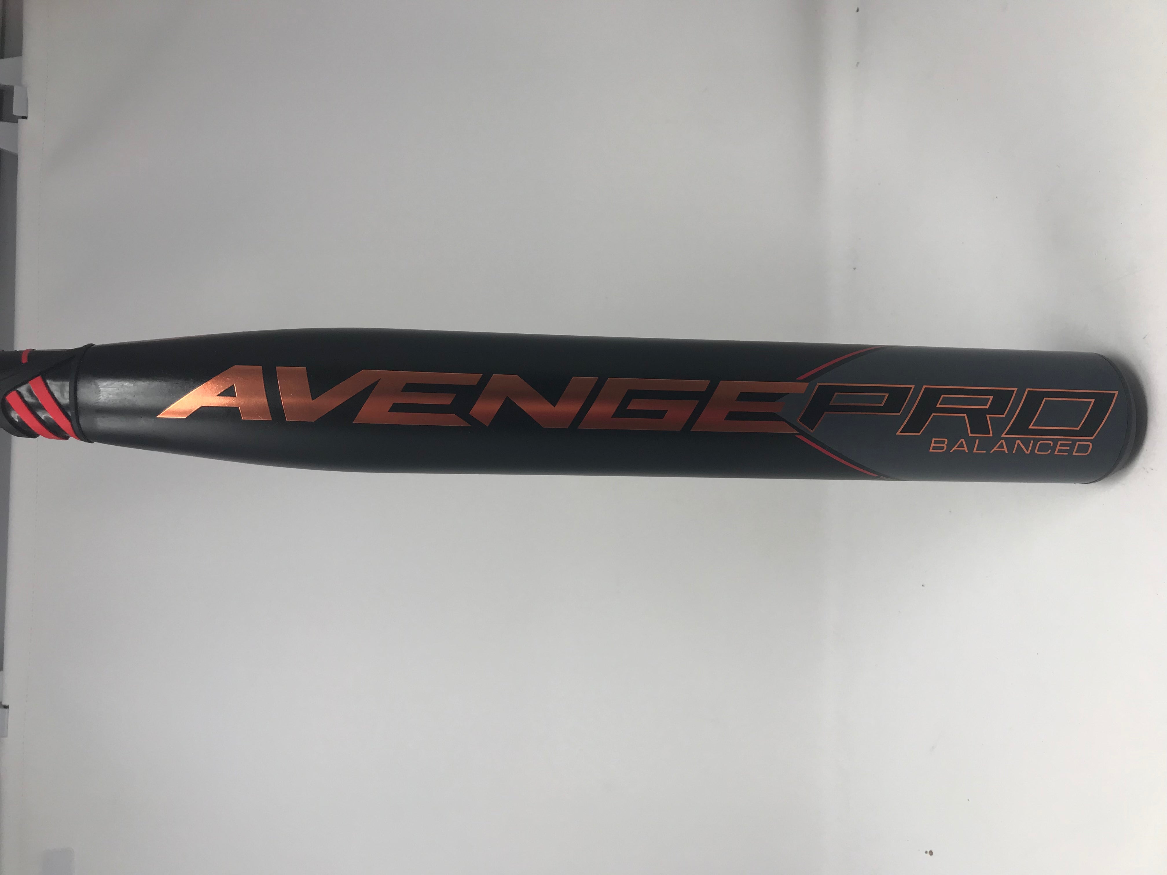 Used Axe Bat 2023 Avenge Pro Balanced 34/26 USSSA Slowpitch Softball B ...